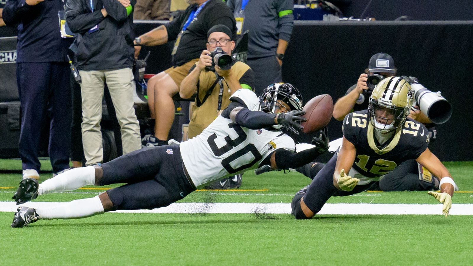 Chuck it up and hope: Why do Derek Carr, Saints insist on relying on ...