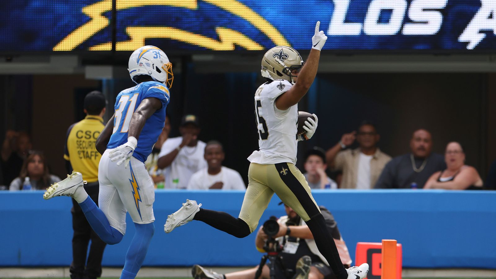 Torricelli Simpkins, Mason Tipton, Velus Jones among 10 Saints who ...